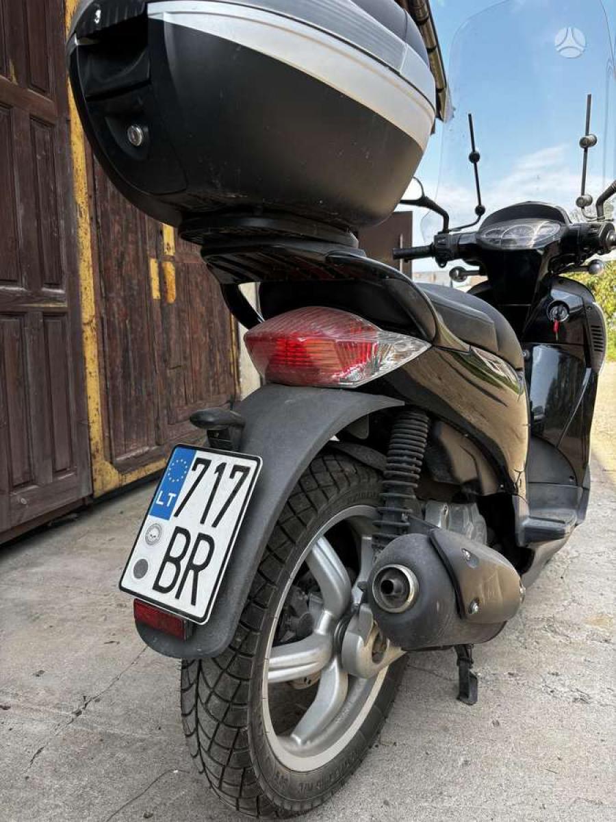 Aprilia Scarabeo 2013 in Vievis, with an engine capacity of 0.18 L and mileage of 20 thousand km for 1050 €, photo 8 on AUTOMOTO.COM.LV