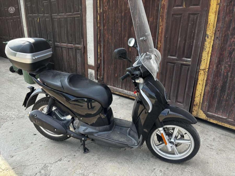 Aprilia Scarabeo 2013 in Vievis, with an engine capacity of 0.18 L and mileage of 20 thousand km for 1050 €, photo 9 on AUTOMOTO.COM.LV