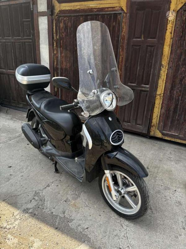 Aprilia Scarabeo 2013 in Vievis, with an engine capacity of 0.18 L and mileage of 20 thousand km for 1050 €, photo 9 on AUTOMOTO.COM.LV