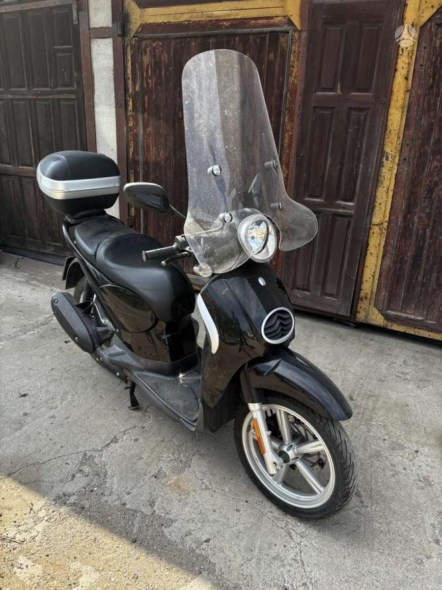 Aprilia Scarabeo 2013 in Vievis, with an engine capacity of 0.18 L and mileage of 20 thousand km for 1050 €, photo 10 on AUTOMOTO.COM.LV