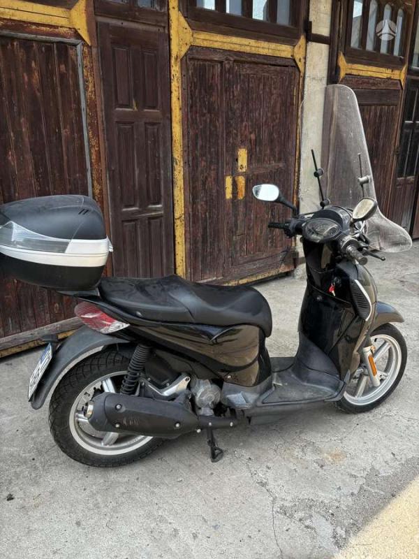 Aprilia Scarabeo 2013 in Vievis, with an engine capacity of 0.18 L and mileage of 20 thousand km for 1050 €, photo 10 on AUTOMOTO.COM.LV