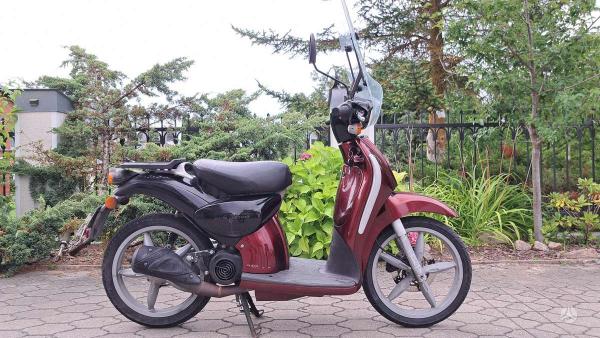 Red Aprilia Scarabeo 2008 in Pasvalys, with an engine capacity of 49.00 L and mileage of 18 thousand km for 1150 €, photo 1 on AUTOMOTO.COM.LV
