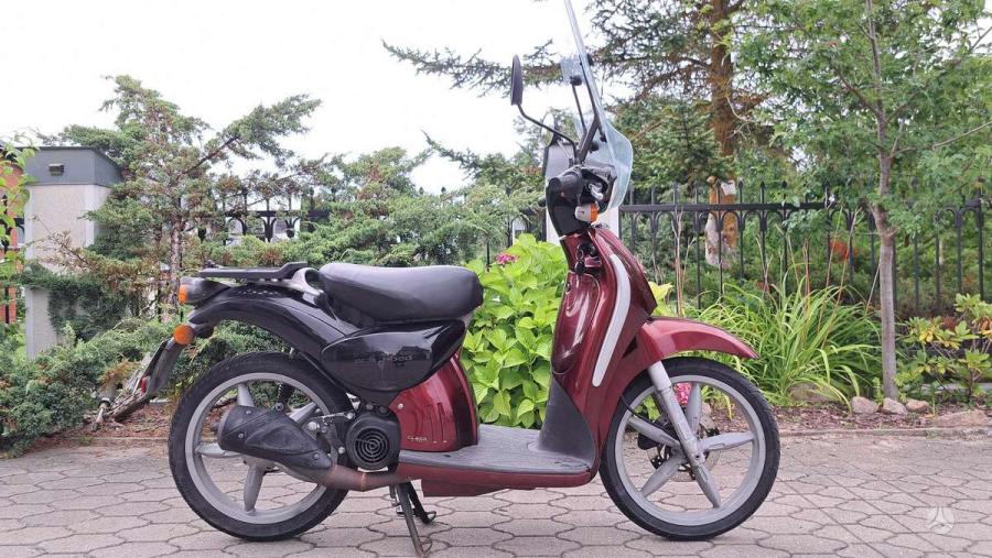 Red Aprilia Scarabeo 2008 in Pasvalys, with an engine capacity of 49.00 L and mileage of 18 thousand km for 1150 €, photo 1 on AUTOMOTO.COM.LV