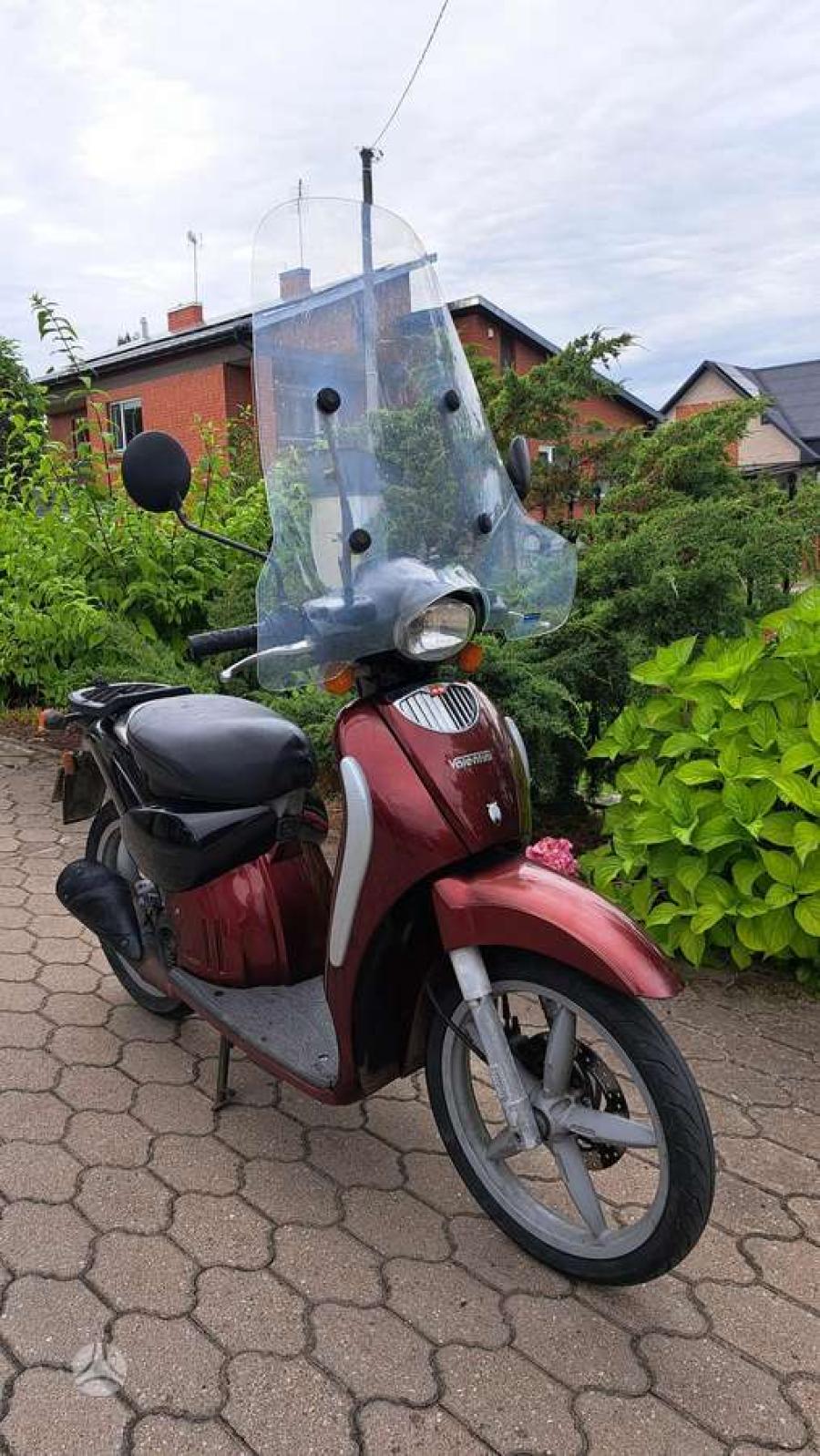 Red Aprilia Scarabeo 2008 in Pasvalys, with an engine capacity of 49.00 L and mileage of 18 thousand km for 1150 €, photo 4 on AUTOMOTO.COM.LV