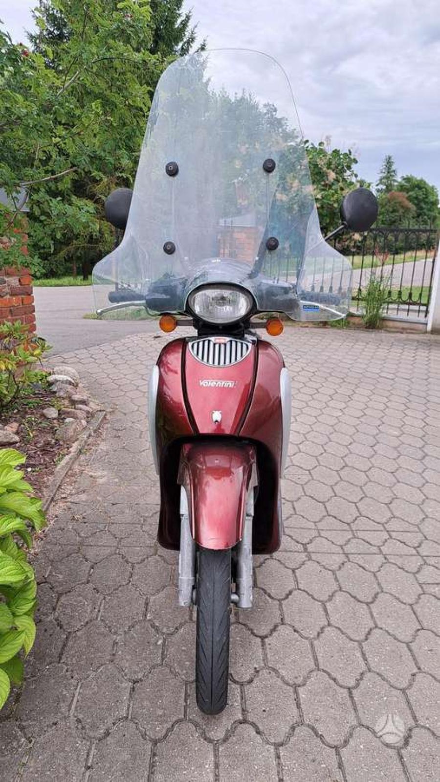 Red Aprilia Scarabeo 2008 in Pasvalys, with an engine capacity of 49.00 L and mileage of 18 thousand km for 1150 €, photo 5 on AUTOMOTO.COM.LV
