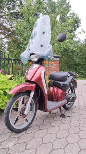 Red Aprilia Scarabeo 2008 in Pasvalys, with an engine capacity of 49.00 L and mileage of 18 thousand km for 1150 €, photo 6 on AUTOMOTO.COM.LV