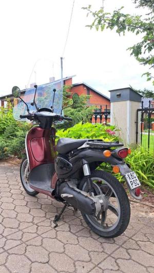 Red Aprilia Scarabeo 2008 in Pasvalys, with an engine capacity of 49.00 L and mileage of 18 thousand km for 1150 €, photo 9 on AUTOMOTO.COM.LV