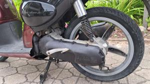 Red Aprilia Scarabeo 2008 in Pasvalys, with an engine capacity of 49.00 L and mileage of 18 thousand km for 1150 €, photo 10 on AUTOMOTO.COM.LV