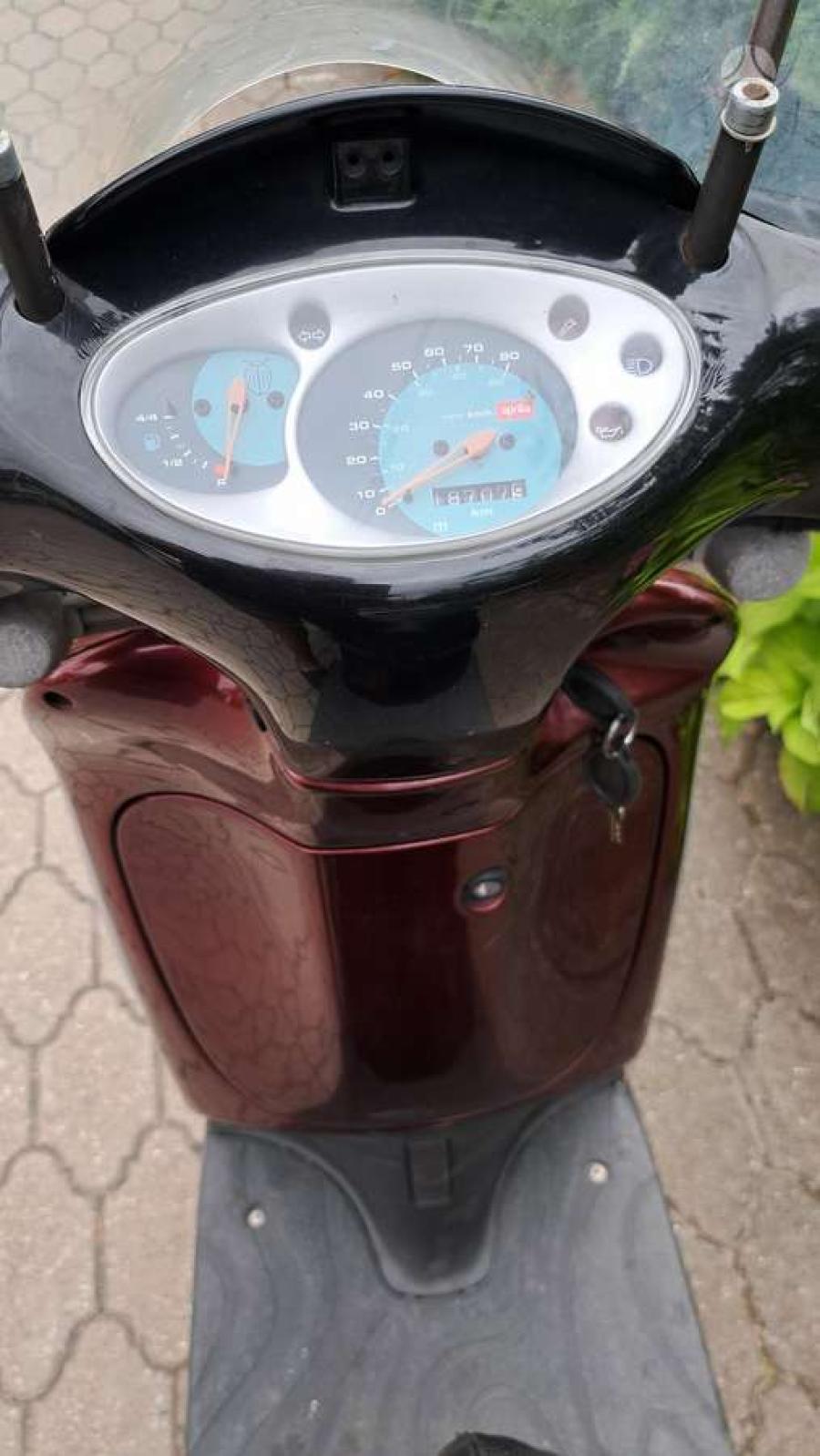 Red Aprilia Scarabeo 2008 in Pasvalys, with an engine capacity of 49.00 L and mileage of 18 thousand km for 1150 €, photo 14 on AUTOMOTO.COM.LV