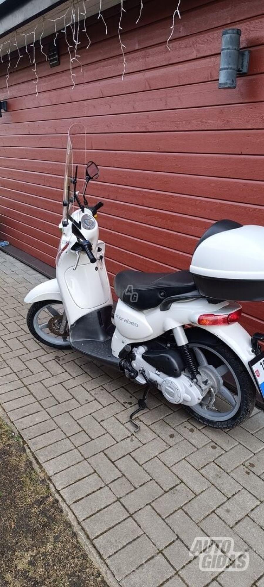 Balts Aprilia Scarabeo 2005 Šauļi, ar dzinēja tilpumu 0.10 L un nobraukumu 27 tūkst. km par 999 €, foto 5 vietnē AUTOMOTO.COM.LV