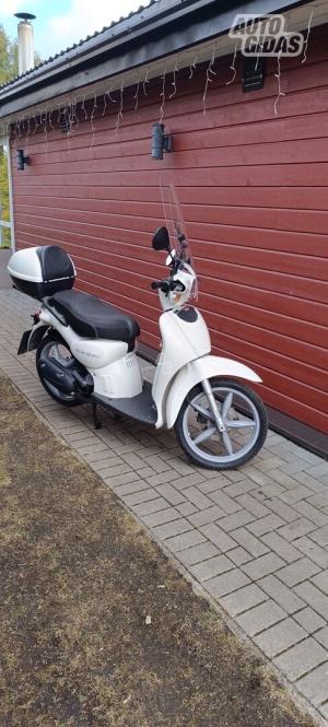Balts Aprilia Scarabeo 2005 Šauļi, ar dzinēja tilpumu 0.10 L un nobraukumu 27 tūkst. km par 999 €, foto 10 vietnē AUTOMOTO.COM.LV