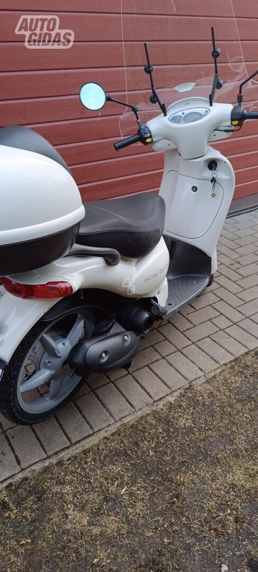 Balts Aprilia Scarabeo 2005 Šauļi, ar dzinēja tilpumu 0.10 L un nobraukumu 27 tūkst. km par 999 €, foto 12 vietnē AUTOMOTO.COM.LV
