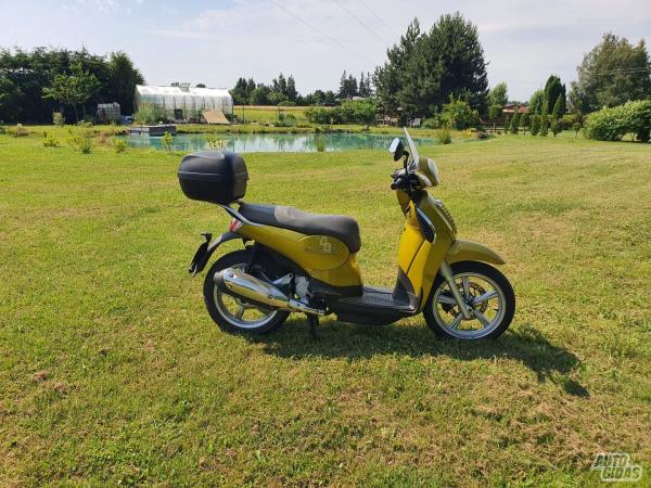 Dzeltens Aprilia Scarabeo 2012 Kauņa, ar dzinēja tilpumu 0.18 L un nobraukumu 10 tūkst. km par 1800 €, foto 5 vietnē AUTOMOTO.COM.LV