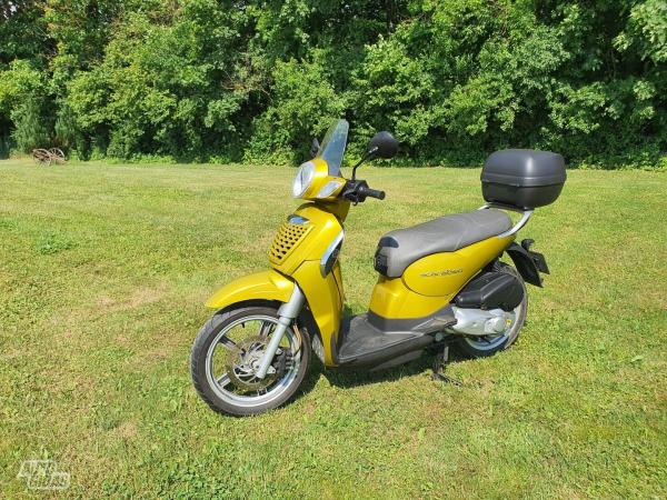 Dzeltens Aprilia Scarabeo 2012 Kauņa, ar dzinēja tilpumu 0.18 L un nobraukumu 10 tūkst. km par 1800 €, foto 9 vietnē AUTOMOTO.COM.LV