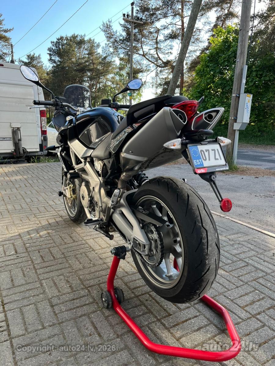 Black Aprilia Shiver 750 2011 in Tallinn, with an engine capacity of 0.75 L and mileage of 14 thousand km for 4750 €, photo 7 on AUTOMOTO.COM.LV
