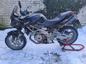 Melns Aprilia Shiver 2013 Panevēža, ar dzinēja tilpumu 0.75 L un nobraukumu 79 tūkst. km par 1750 €, foto  vietnē AUTOMOTO.COM.LV