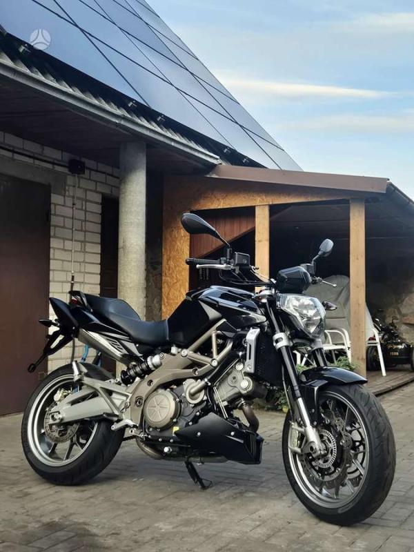 Aprilia Shiver 2009 Prienai, ar dzinēja tilpumu 0.75 L un nobraukumu 37 tūkst. km par 2550 €, foto 1 vietnē AUTOMOTO.COM.LV