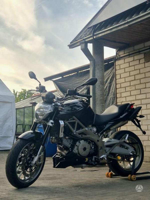 Aprilia Shiver 2009 Prienai, ar dzinēja tilpumu 0.75 L un nobraukumu 37 tūkst. km par 2550 €, foto 3 vietnē AUTOMOTO.COM.LV