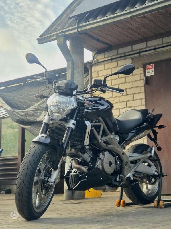 Aprilia Shiver 2009 Prienai, ar dzinēja tilpumu 0.75 L un nobraukumu 37 tūkst. km par 2550 €, foto 5 vietnē AUTOMOTO.COM.LV