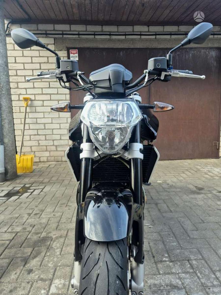 Aprilia Shiver 2009 Prienai, ar dzinēja tilpumu 0.75 L un nobraukumu 37 tūkst. km par 2550 €, foto 13 vietnē AUTOMOTO.COM.LV