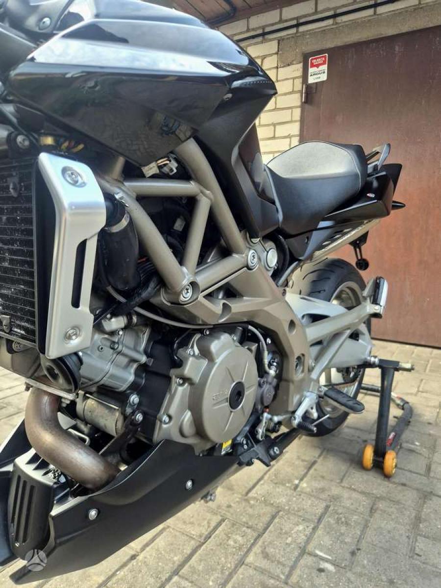 Aprilia Shiver 2009 Prienai, ar dzinēja tilpumu 0.75 L un nobraukumu 37 tūkst. km par 2550 €, foto 16 vietnē AUTOMOTO.COM.LV