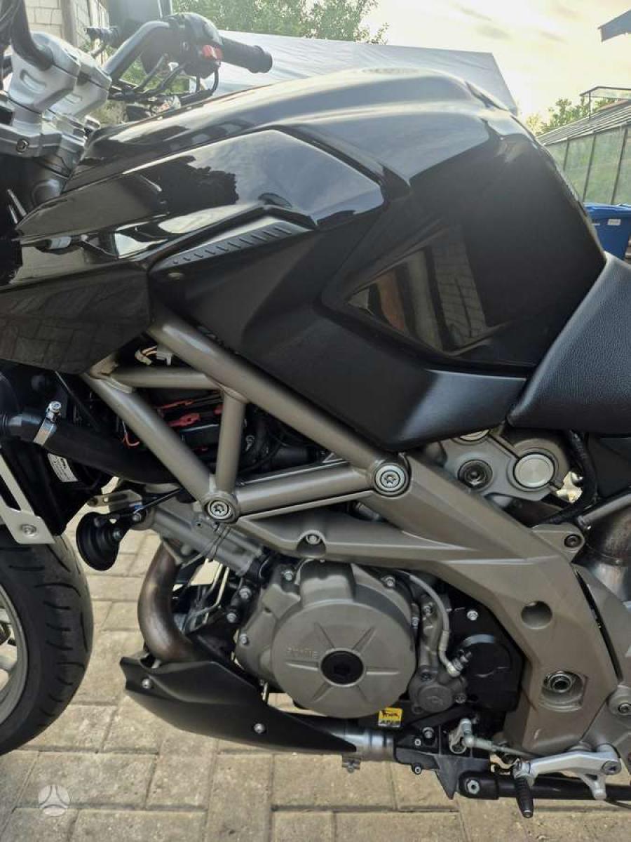 Aprilia Shiver 2009 Prienai, ar dzinēja tilpumu 0.75 L un nobraukumu 37 tūkst. km par 2550 €, foto 20 vietnē AUTOMOTO.COM.LV