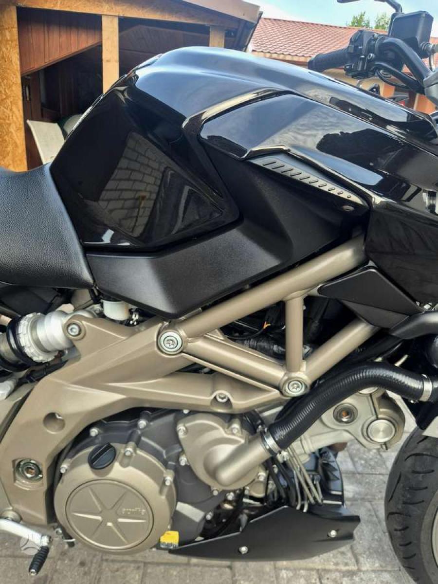 Aprilia Shiver 2009 Prienai, ar dzinēja tilpumu 0.75 L un nobraukumu 37 tūkst. km par 2550 €, foto 21 vietnē AUTOMOTO.COM.LV