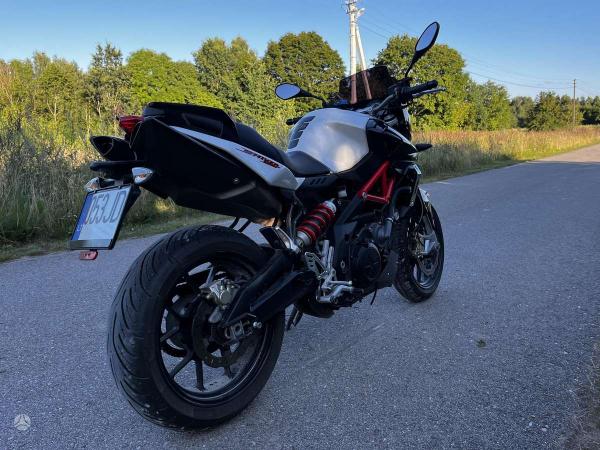 Aprilia Shiver 2012 Viļņa vietnē Aprilia Shiver 2012 Viļņa, ar dzinēja tilpumu 0.75 L un nobraukumu 46 tūkst. km par 3700 €, foto 5 vietnē AUTOMOTO.COM.LV