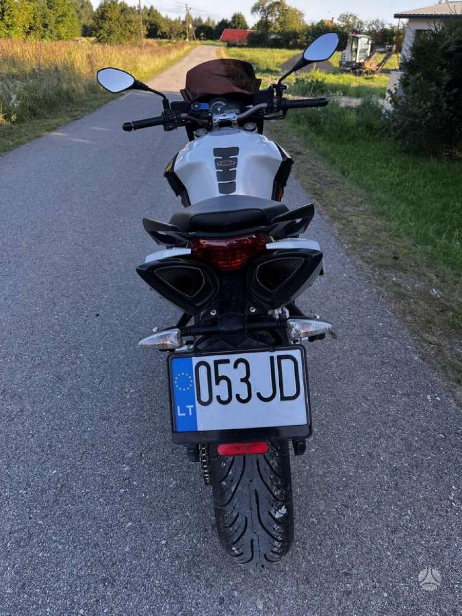 Aprilia Shiver 2012 Viļņa, ar dzinēja tilpumu 0.75 L un nobraukumu 46 tūkst. km par 3700 €, foto 6 vietnē AUTOMOTO.COM.LV