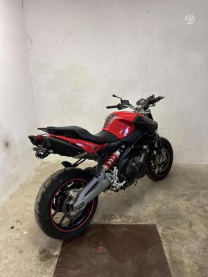 Aprilia Shiver 2016 Šauļi, ar dzinēja tilpumu 0.75 L un nobraukumu 10 tūkst. km par 1529 €, foto 4 vietnē AUTOMOTO.COM.LV