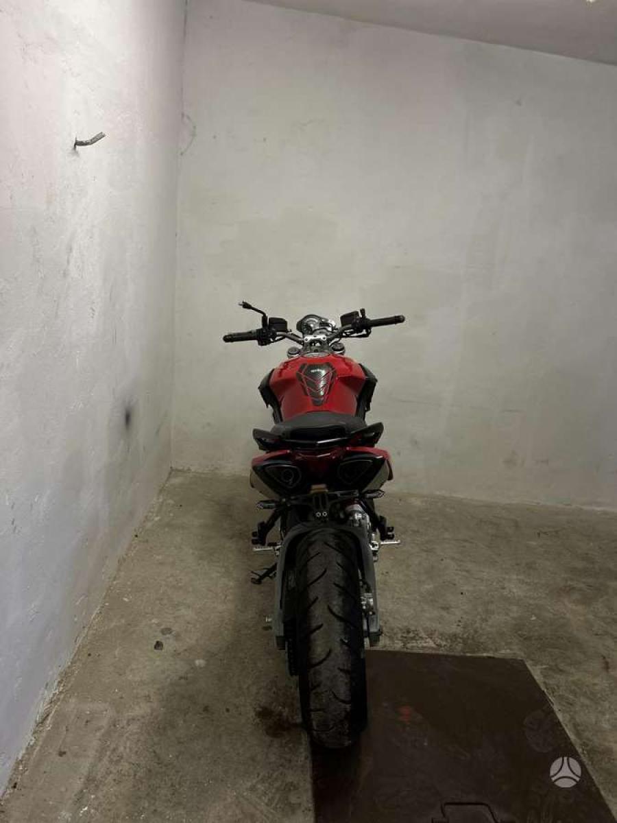 Aprilia Shiver 2016 Šauļi, ar dzinēja tilpumu 0.75 L un nobraukumu 10 tūkst. km par 1529 €, foto 5 vietnē AUTOMOTO.COM.LV