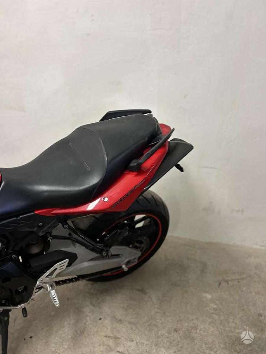 Aprilia Shiver 2016 Šauļi, ar dzinēja tilpumu 0.75 L un nobraukumu 10 tūkst. km par 1529 €, foto 7 vietnē AUTOMOTO.COM.LV