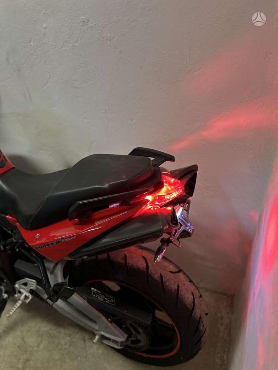 Aprilia Shiver 2016 Šauļi, ar dzinēja tilpumu 0.75 L un nobraukumu 10 tūkst. km par 1529 €, foto 12 vietnē AUTOMOTO.COM.LV