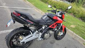 Red Aprilia Shiver 2010 in Vilnius, with an engine capacity of 0.75 L and mileage of 28 thousand km for 3150 €, photo 3 on AUTOMOTO.COM.LV
