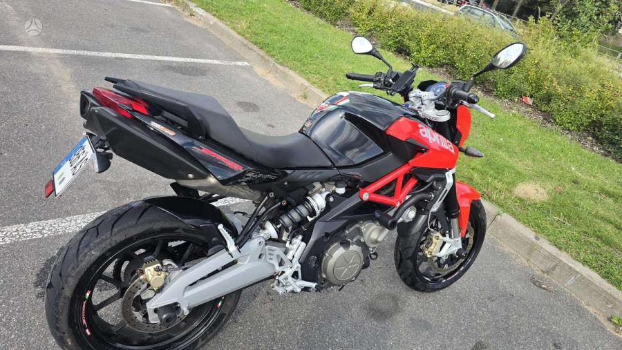 Red Aprilia Shiver 2010 in Vilnius, with an engine capacity of 0.75 L and mileage of 28 thousand km for 3150 €, photo 3 on AUTOMOTO.COM.LV