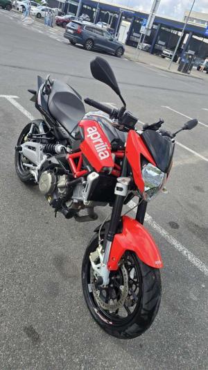 Red Aprilia Shiver 2010 in Vilnius, with an engine capacity of 0.75 L and mileage of 28 thousand km for 3150 €, photo 4 on AUTOMOTO.COM.LV
