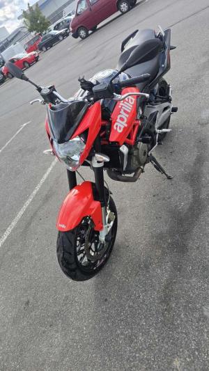 Red Aprilia Shiver 2010 in Vilnius, with an engine capacity of 0.75 L and mileage of 28 thousand km for 3150 €, photo 5 on AUTOMOTO.COM.LV