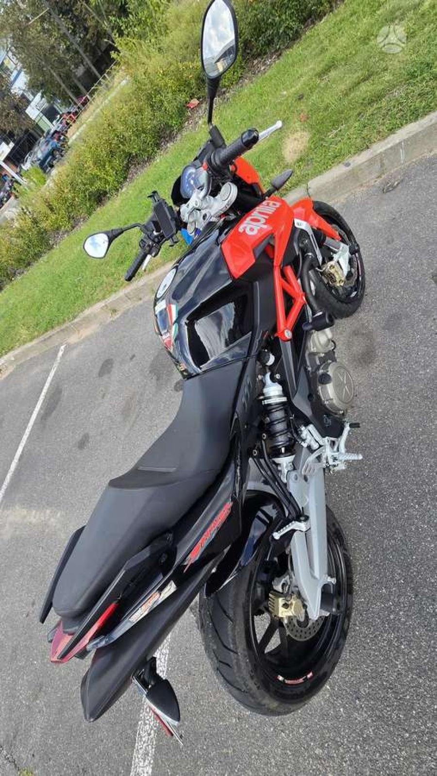 Red Aprilia Shiver 2010 in Vilnius, with an engine capacity of 0.75 L and mileage of 28 thousand km for 3150 €, photo 12 on AUTOMOTO.COM.LV