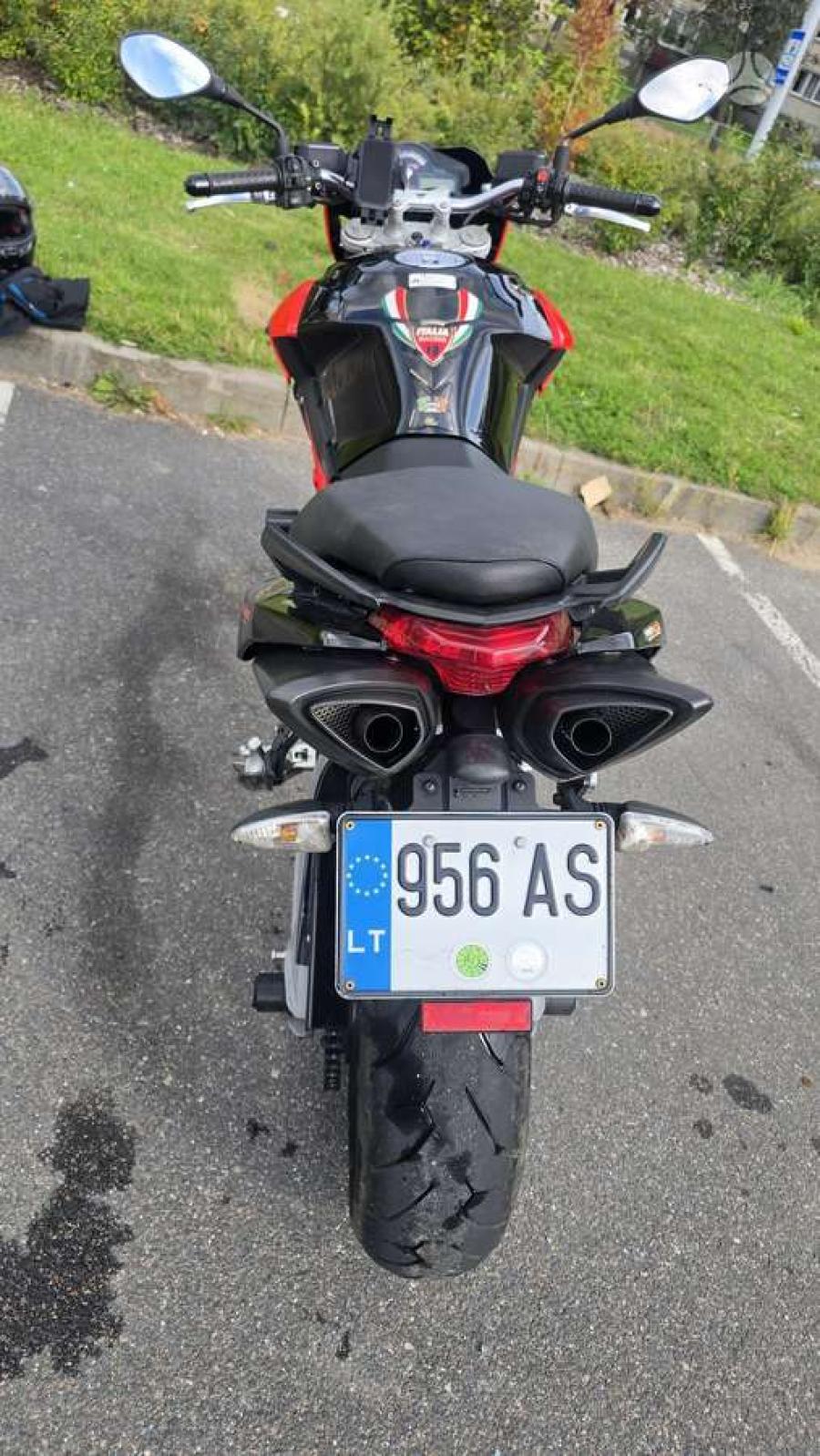 Red Aprilia Shiver 2010 in Vilnius, with an engine capacity of 0.75 L and mileage of 28 thousand km for 3150 €, photo 14 on AUTOMOTO.COM.LV