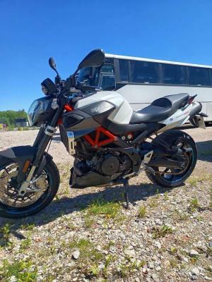 Balts Aprilia Shiver 2018 Kauņa, ar dzinēja tilpumu 0.90 L un nobraukumu 48 tūkst. km par 4800 €, foto  vietnē AUTOMOTO.COM.LV