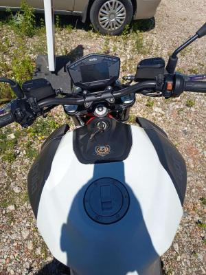 Balts Aprilia Shiver 2018 Kauņa, ar dzinēja tilpumu 0.90 L un nobraukumu 48 tūkst. km par 4800 €, foto 4 vietnē AUTOMOTO.COM.LV