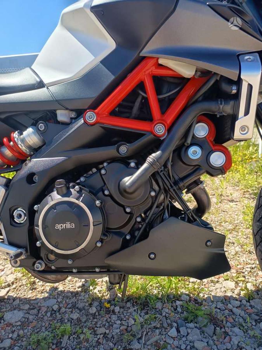 Balts Aprilia Shiver 2018 Kauņa, ar dzinēja tilpumu 0.90 L un nobraukumu 48 tūkst. km par 4800 €, foto 6 vietnē AUTOMOTO.COM.LV