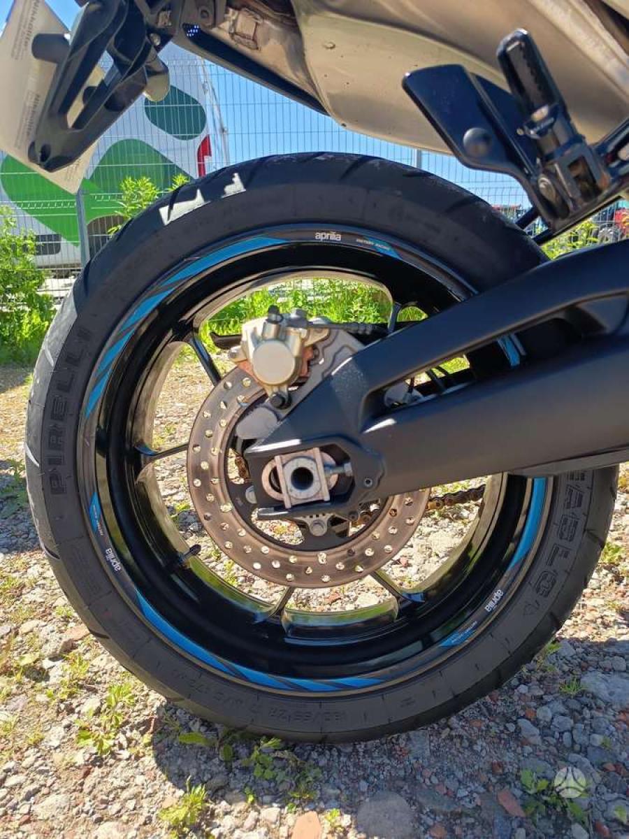 Balts Aprilia Shiver 2018 Kauņa, ar dzinēja tilpumu 0.90 L un nobraukumu 48 tūkst. km par 4800 €, foto 7 vietnē AUTOMOTO.COM.LV