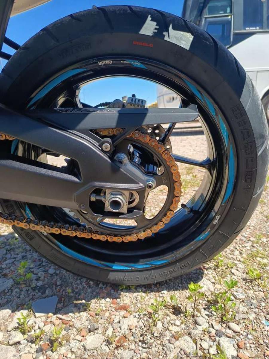 Balts Aprilia Shiver 2018 Kauņa, ar dzinēja tilpumu 0.90 L un nobraukumu 48 tūkst. km par 4800 €, foto 8 vietnē AUTOMOTO.COM.LV