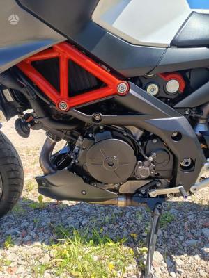 Balts Aprilia Shiver 2018 Kauņa, ar dzinēja tilpumu 0.90 L un nobraukumu 48 tūkst. km par 4800 €, foto 9 vietnē AUTOMOTO.COM.LV