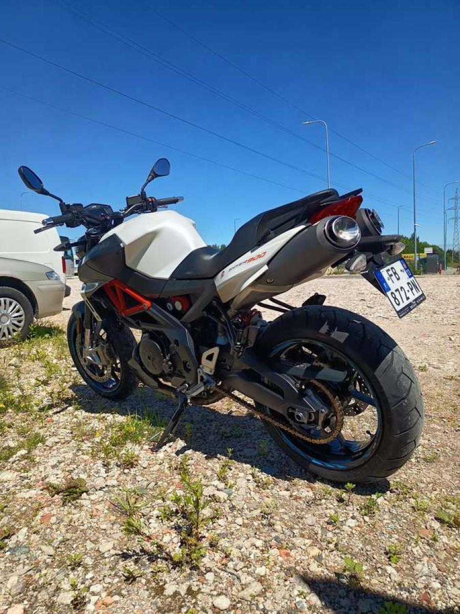 Balts Aprilia Shiver 2018 Kauņa, ar dzinēja tilpumu 0.90 L un nobraukumu 48 tūkst. km par 4800 €, foto 17 vietnē AUTOMOTO.COM.LV