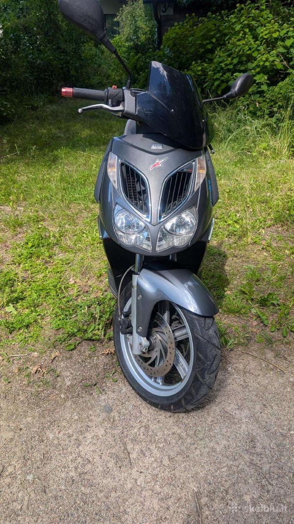 Grey Aprilia Sport City 2008 in Vilnius, with an engine capacity of 0.25 L and mileage of 25 thousand km for 980 €, photo 1 on AUTOMOTO.COM.LV