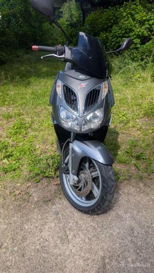 Grey Aprilia Sport City 2008 in Vilnius, with an engine capacity of 0.25 L and mileage of 25 thousand km for 980 €, photo  on AUTOMOTO.COM.LV