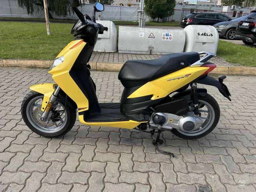 Aprilia Sport City 2010 Kauņa, ar dzinēja tilpumu 0.12 L un nobraukumu 6 tūkst. km par 1850 €, foto 1 vietnē AUTOMOTO.COM.LV