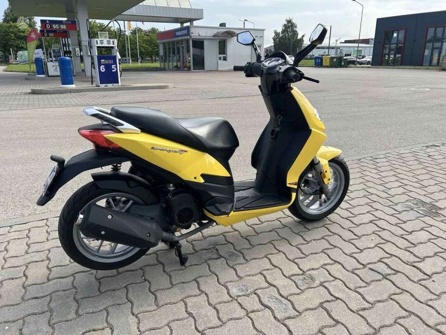 Aprilia Sport City 2010 Kauņa, ar dzinēja tilpumu 0.12 L un nobraukumu 6 tūkst. km par 1850 €, foto 7 vietnē AUTOMOTO.COM.LV